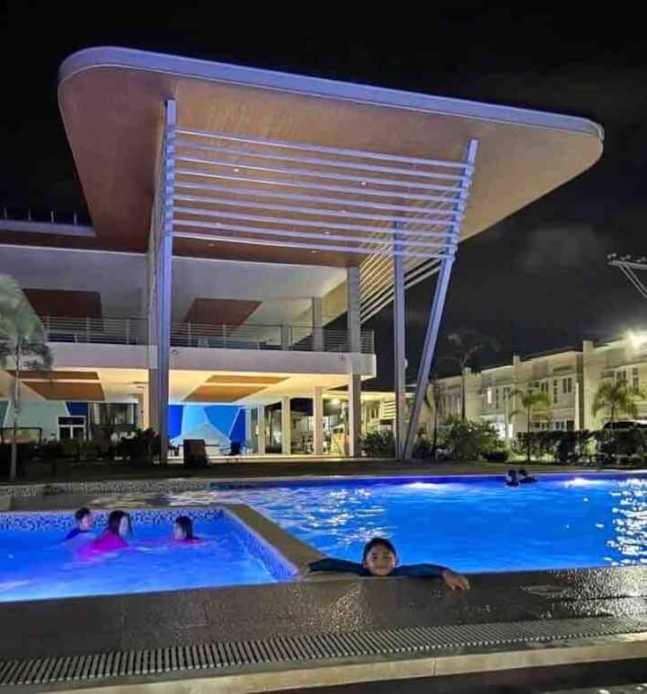 “Home In Paradise”  High Speed Wifi, “Superhost” - Davao City