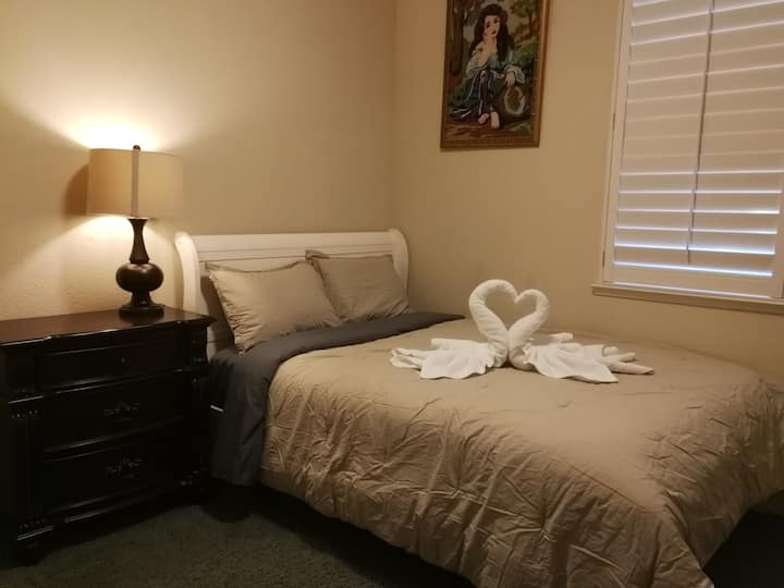 (D)good For Long Term Stay Warm Bedroom (D) - Tracy, CA