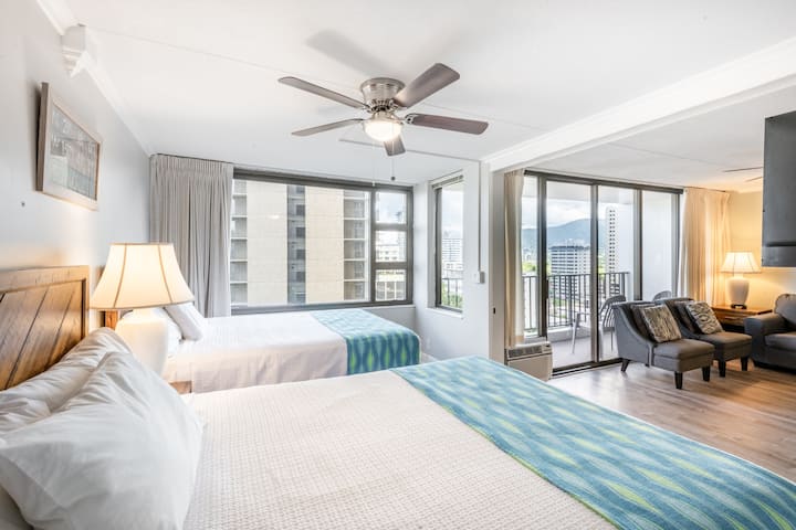 Breezy 12th Floor Waikiki Condo With Free Parking - Honolulu, HI