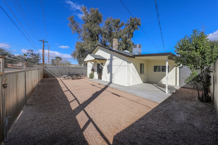 Casa Flower, Centrally Located, King Suite - Tucson, AZ