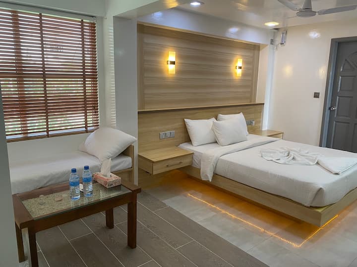 Sunrise Beachfront Apartment - 10 Mins To Airport! - Malé