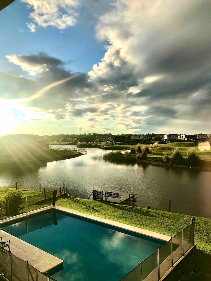 Hermosa Casa En Barrio Cerrado En Escobar - Argentina