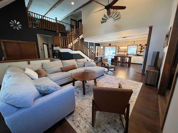 New Adk Lodge! 5min To Town | 30min To Lake George - Adirondack, NY