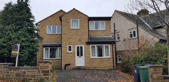 Large House Sleeps 12 For Contractors Near Leeds - Huddersfield