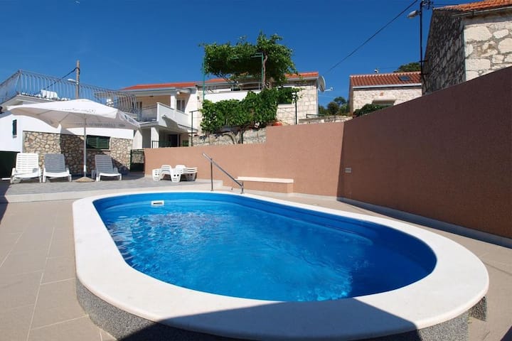 Private House With Pool Near Beach - Croatia
