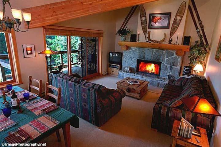 Luxury Ski In / Out Jacuzzi Privado Chimenea Chimenea Garaje Privado Vista - Whistler