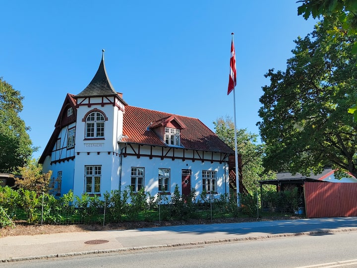 Familievenlig Villa Med Høns, Midt I By Og Natur - Denmark