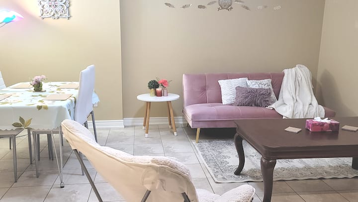 Spacious 2 Bedroom/ 3 Bed/1 Bath Apartment - 旺市