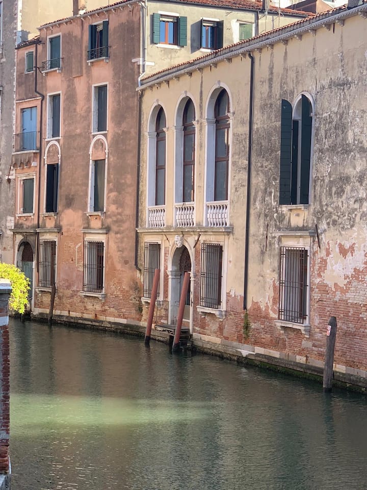 Venezia San Polo Corner. Porzione Di Piano Nobile. - Venice