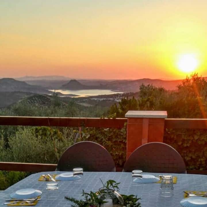 Villa Cuatro Encinas, Iznájar. - Loja