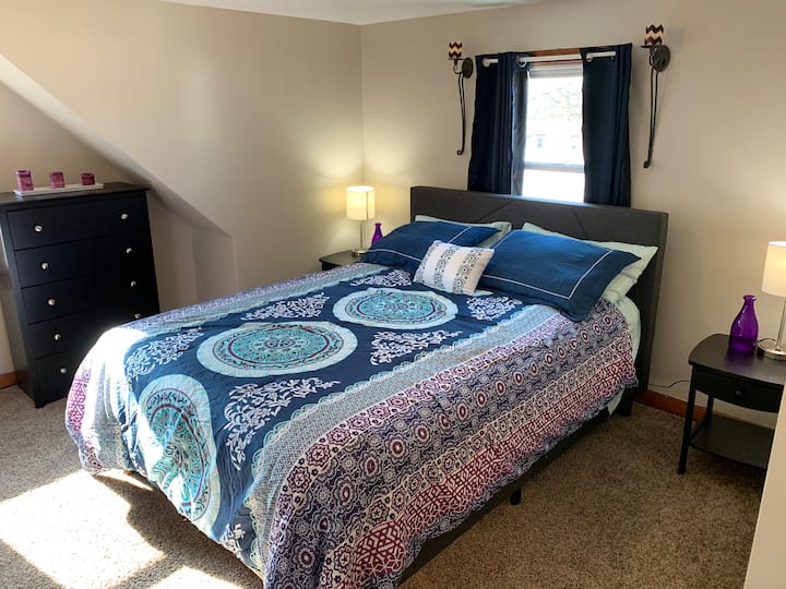1br Upper - Parking Spot/near Airport/no Pet Fee - Milwaukee, WI