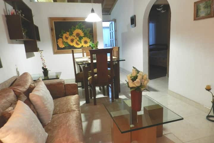 Hermosa Casa En Guatapé A Pocos Minutos Del Parque - Guatape