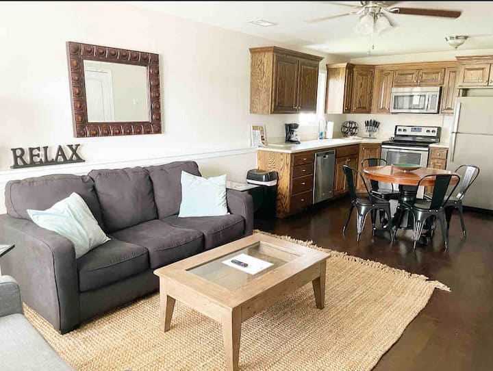 Kingbd-garage-near Legends, Speedway&sporting Kc - Kansas City