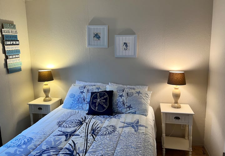 Luxurious Coastal Cottage (Sleeps 4) Lower Price! - Hinesville, GA
