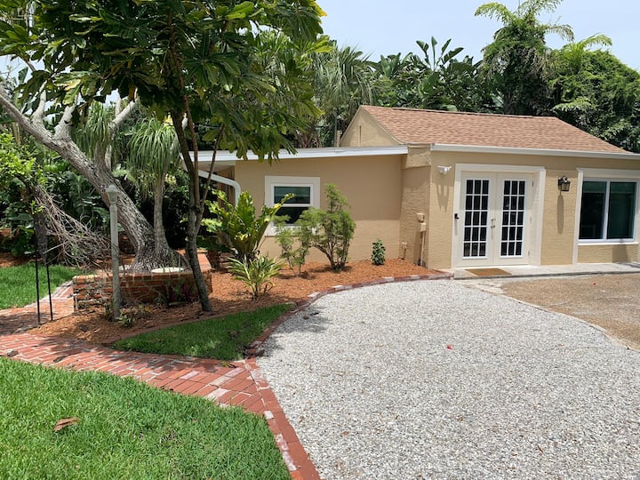 Courtyard Bungalow - Melbourne Beach, FL