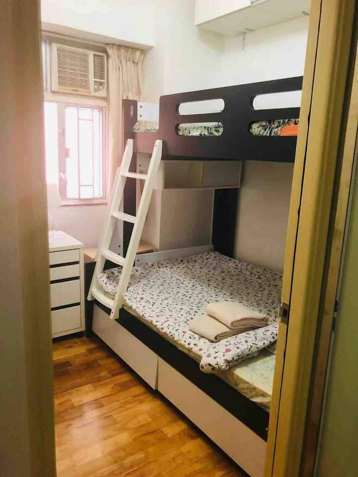 North Point Br In A Flat, By Harbour, Market &Mtr - Tsuen Wan