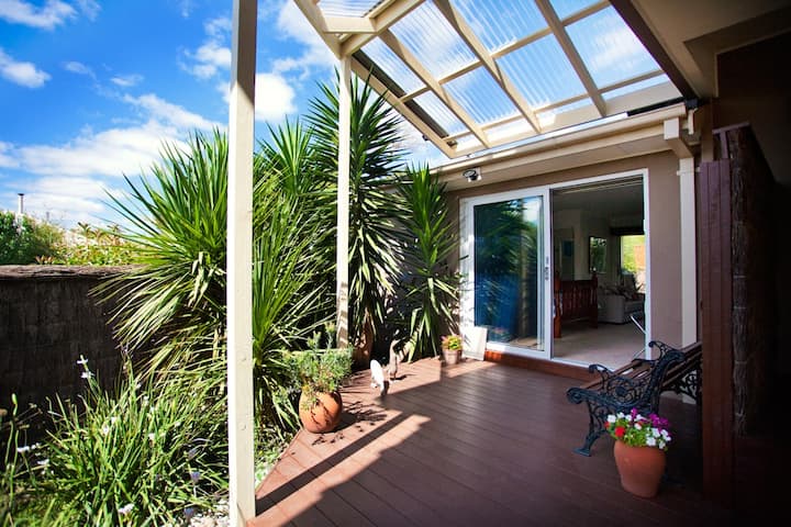 Private Bed/sit, Ens, Deck - Mornington