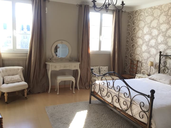 Centre Historique Spacieux Avec Place De Parking - Quimper