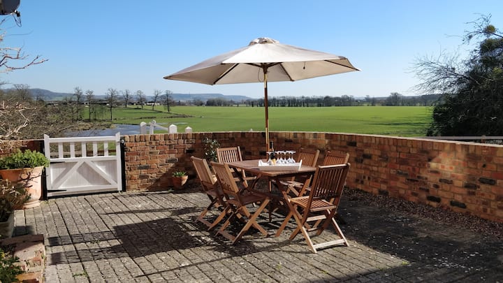 The Old Chapel, Next To Berkeley Castle - Gloucestershire