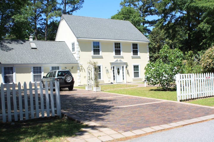 Queen Bed Room, Pet-friendly In A Family Home. - Hilton Head Island, SC