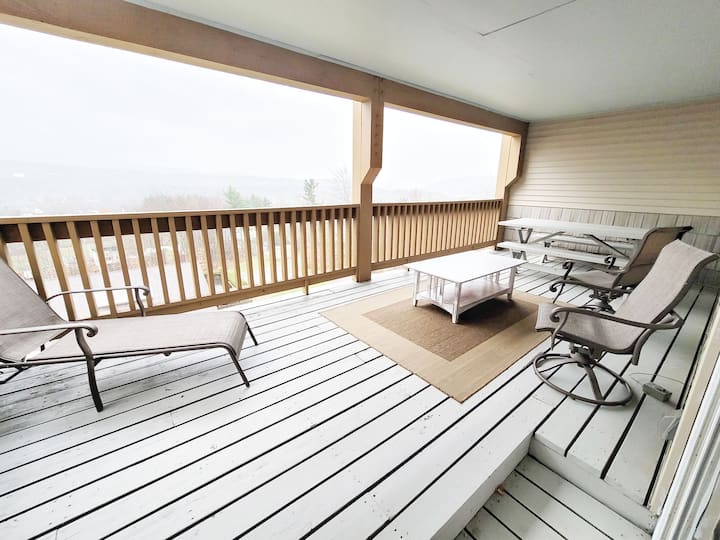 Three Bedroom Condo With Shared Hot Tub In Stowe! - Stowe, VT