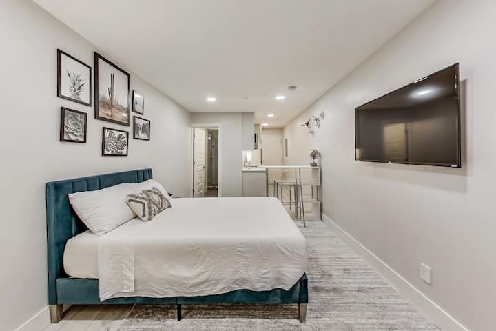 Charming Lower Haight Studio - Cozy, Ac, Yard - San Francisco, CA