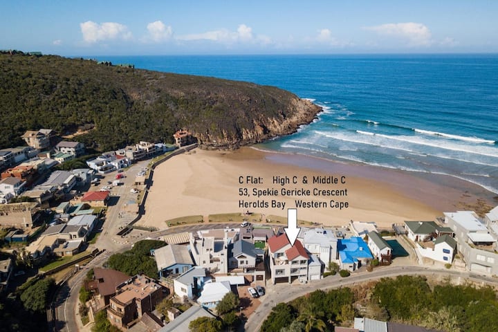 Oubaai Golf Estate Holiday Rentals & Homes - Western Cape, South Africa ...
