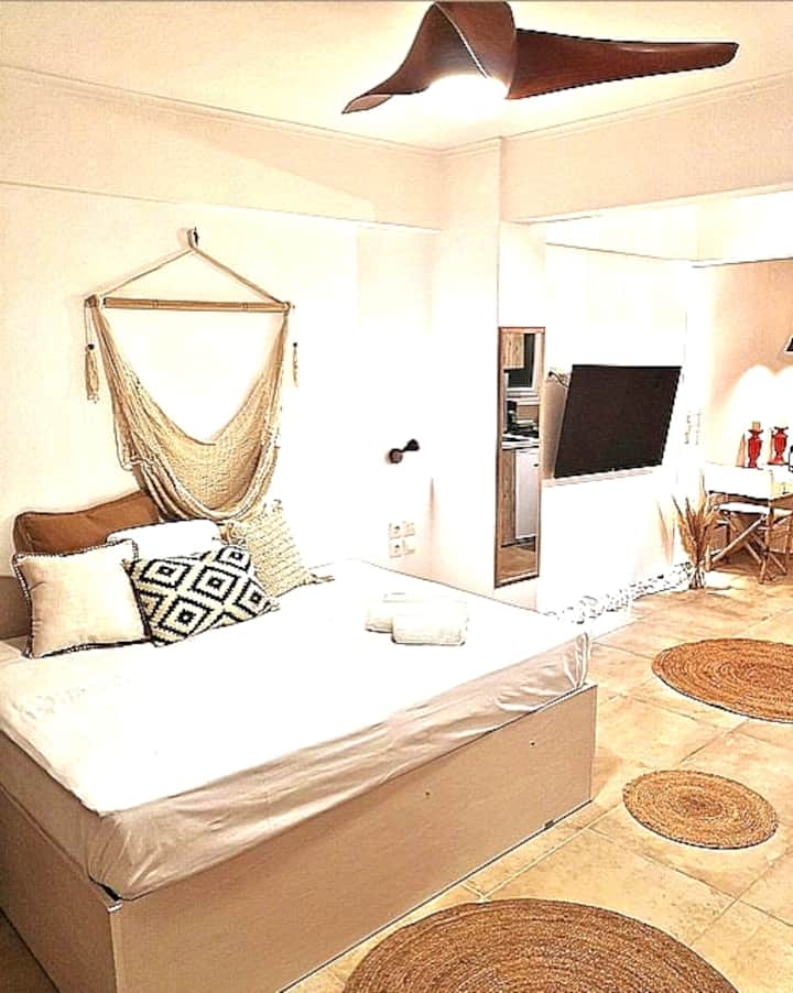 10 Min To Acropolis, Exceptional Boho-chic Suite. - Athen