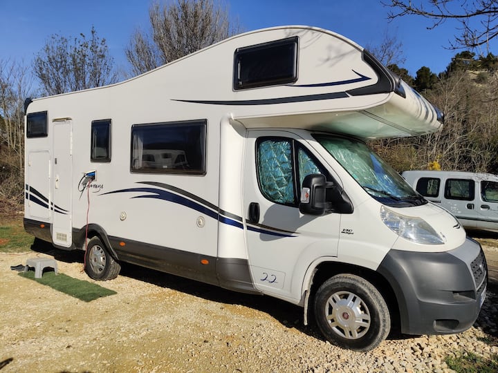 Location Camping-car 7 Places - Carpentras