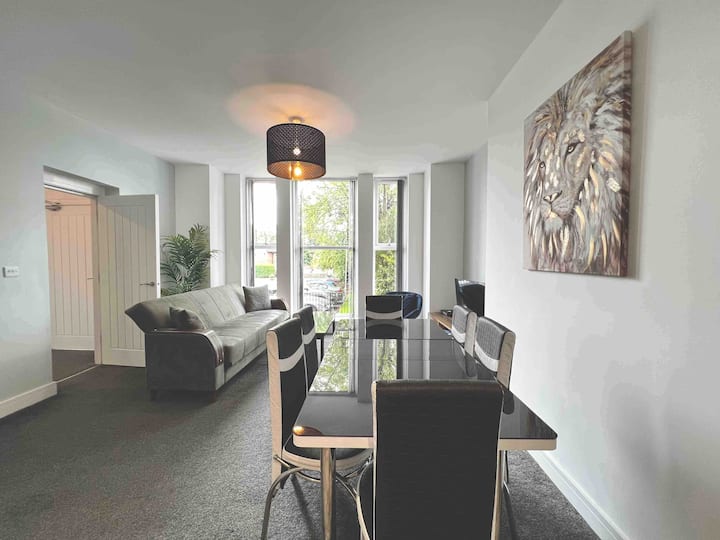 Cosy 2-br Flat Near Salford Royal With Parking - Salford