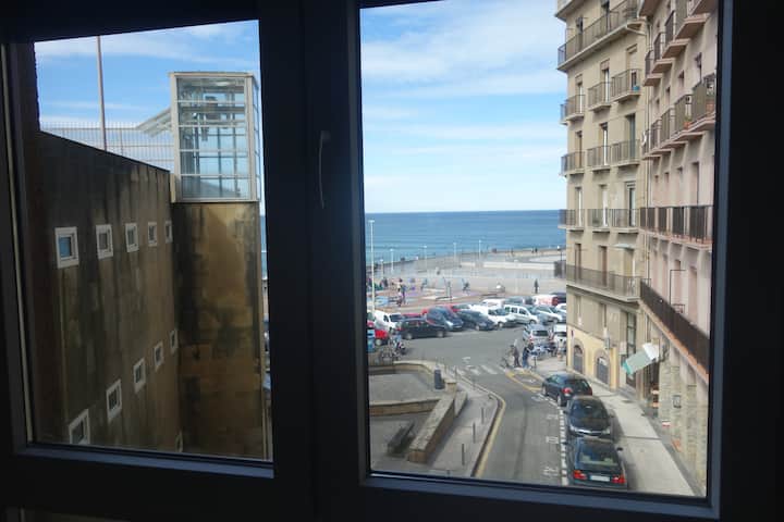 Una Habitación Con Vistas... A La Playa - San Sebastián