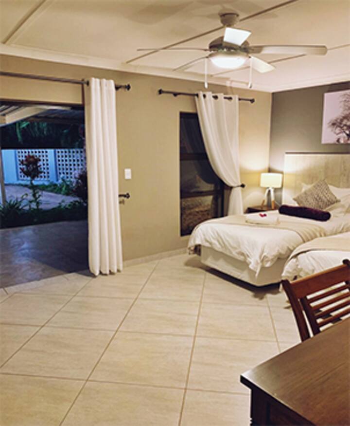 The Wilds Guest House Room# 4 Luxury Room - Hluhluwe