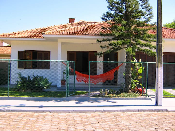 Casa Em Condomínio Próximo Ao Canal Da Barra - Florianópolis