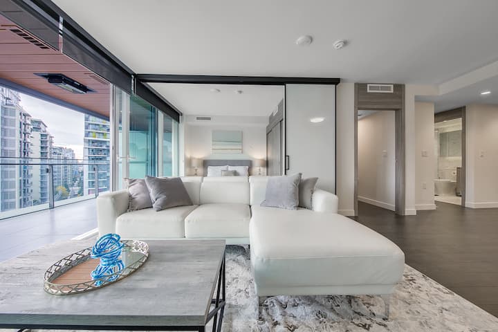 D58 - Brand New Two Bedroom In Olympic Village - Vancouver
