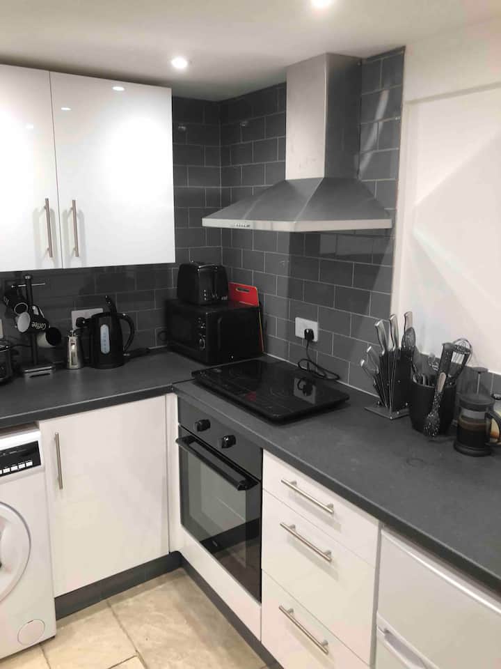 1. Beautiful Flat For Extended Stay In Cheltenham. - Gloucestershire