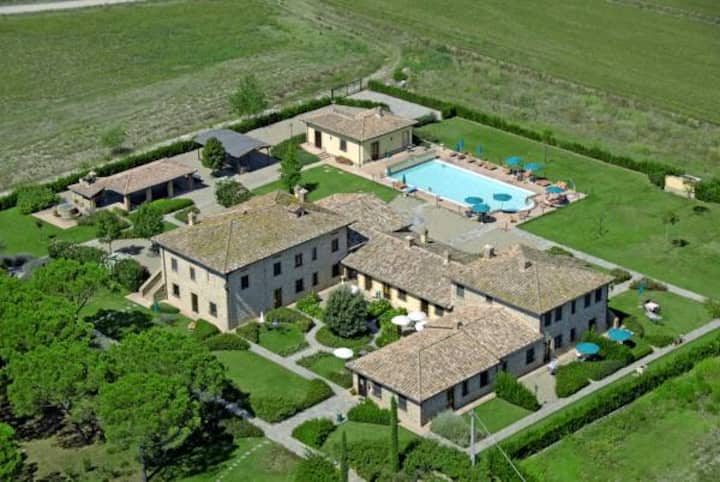 Rural Umbrian, Indipendent Farmhouse With Pool - Castiglione del Lago