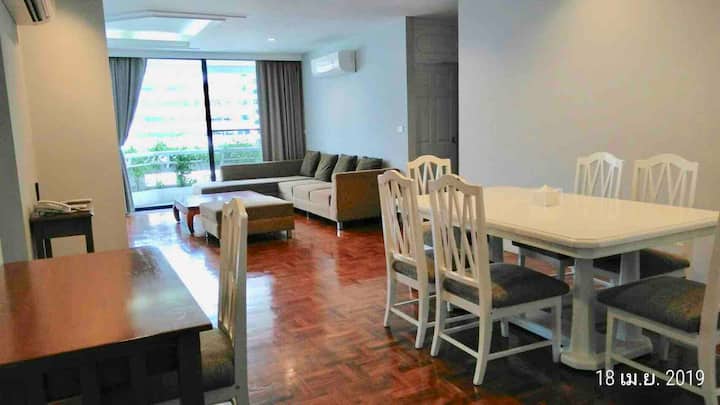 Bkk Center Big 3 Bedrooms Apartment Near Bts - Bangkok