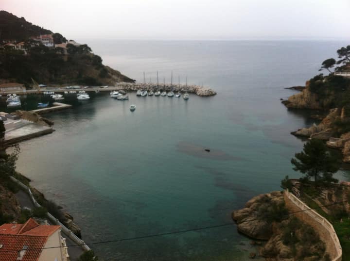 Bas De Villa De 100m2 Avec Piscine - Marignane