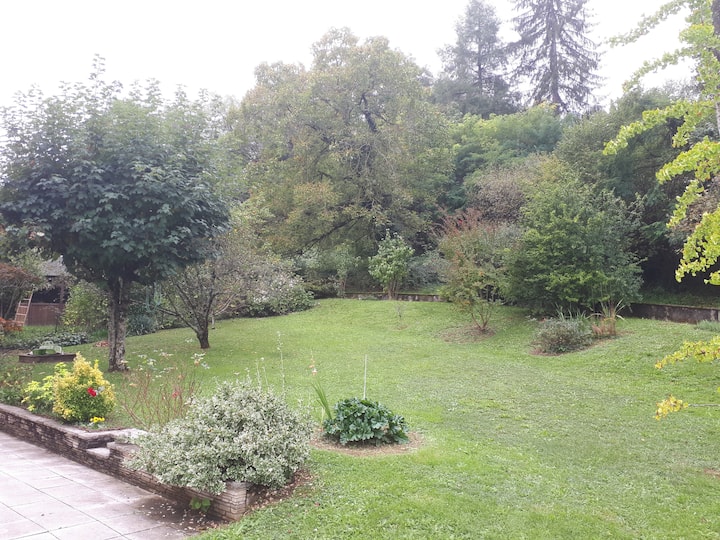 Calme Propre Ce Petit Coin De Maison - Chambéry