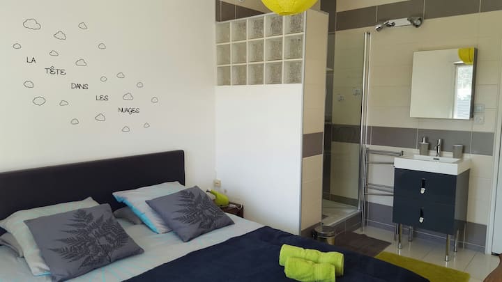 Chambre Avec Douche Privée à 1km De La Basilique - Lisieux
