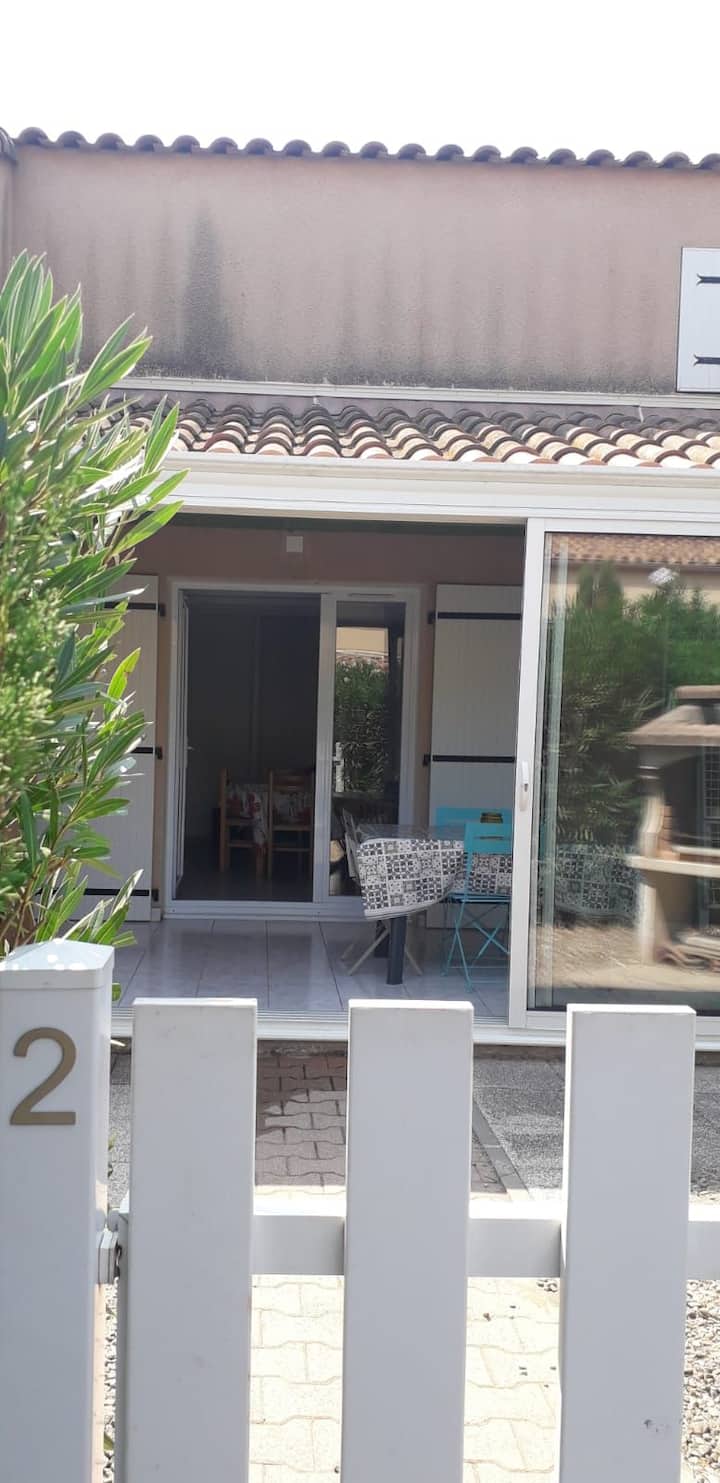 Magnifique Villa De 45m2 Avec Piscine Partagée Et à 300m De La Plage. - Vendres Plage