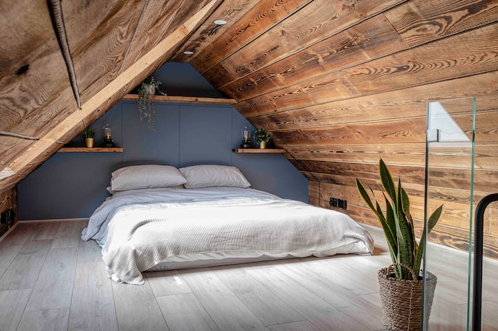 Cosy Cabin W/ Free Parking | Near Heathrow Airport - Surbiton