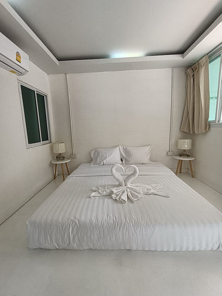 Bed Kalim - Patong Beach