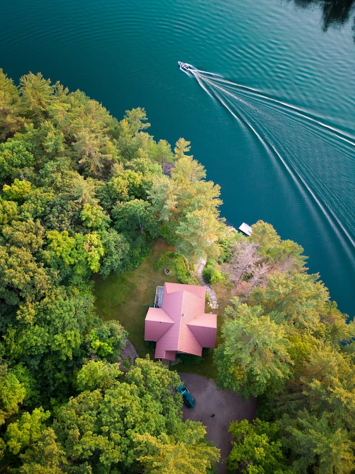 Beautiful 5 Bedroom Waterfront Cottage On 4 Acres! - Parry Sound