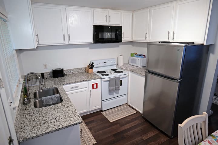 Older Cozy Duplex A - Norfolk, VA