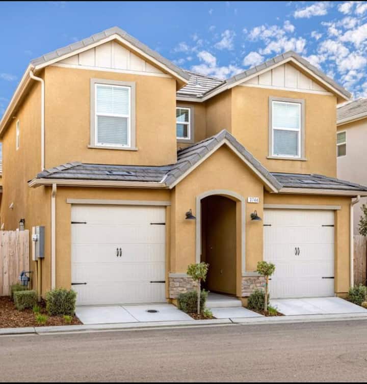 New House Is Your Home At Last. Enjoy Your Stay! - Clovis, CA
