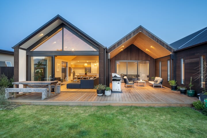 Paradise On The Water - Motueka