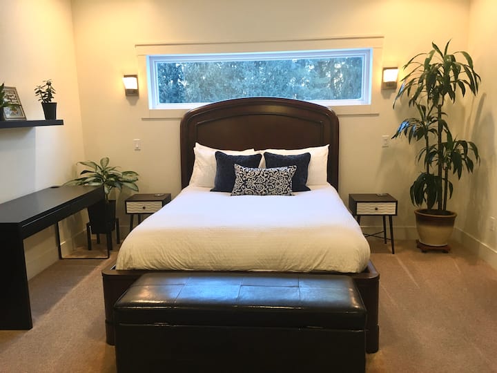 Queen Bed With Ensuite - Ithaca, NY