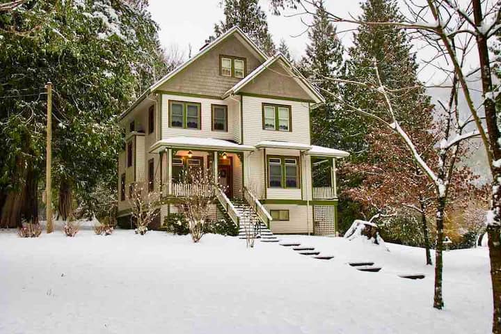 ?Hornby Lake Estate W/ Ac-5bed Private Lakehouse? - 칠리웍