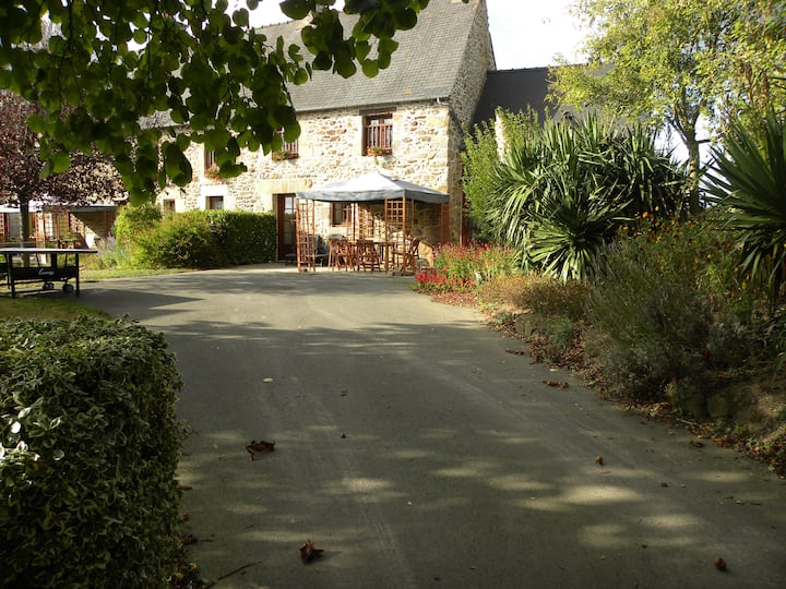Gîte De Charme Dans Havre De Verdure - Plancoët